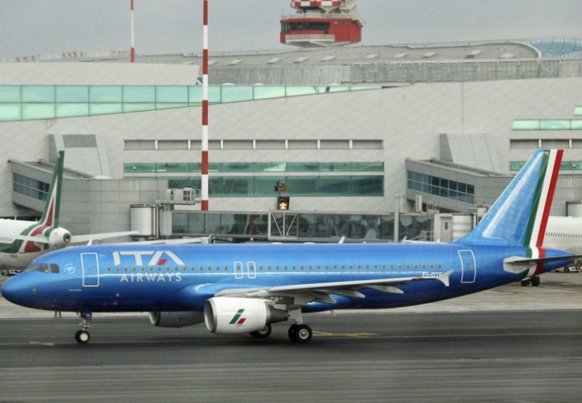 Vicenza, decollato il primo aereo di ITA con la livrea azzurra: è ...